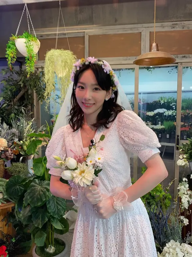 6 Potret Imut Taeyeon Tampil dengan Cosplay di Amazing Saturday ...