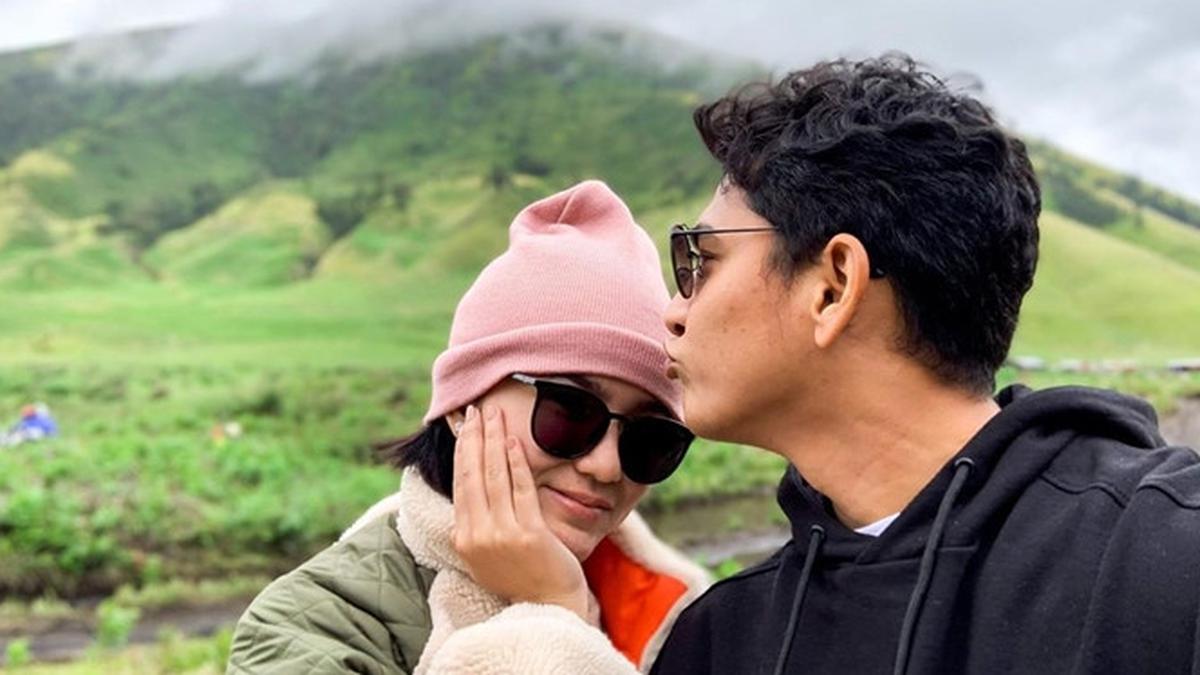 Cinlok di FTV, Ini 6 Momen Mesra Masayu Clara dan Kekasih - Hot Liputan6.com