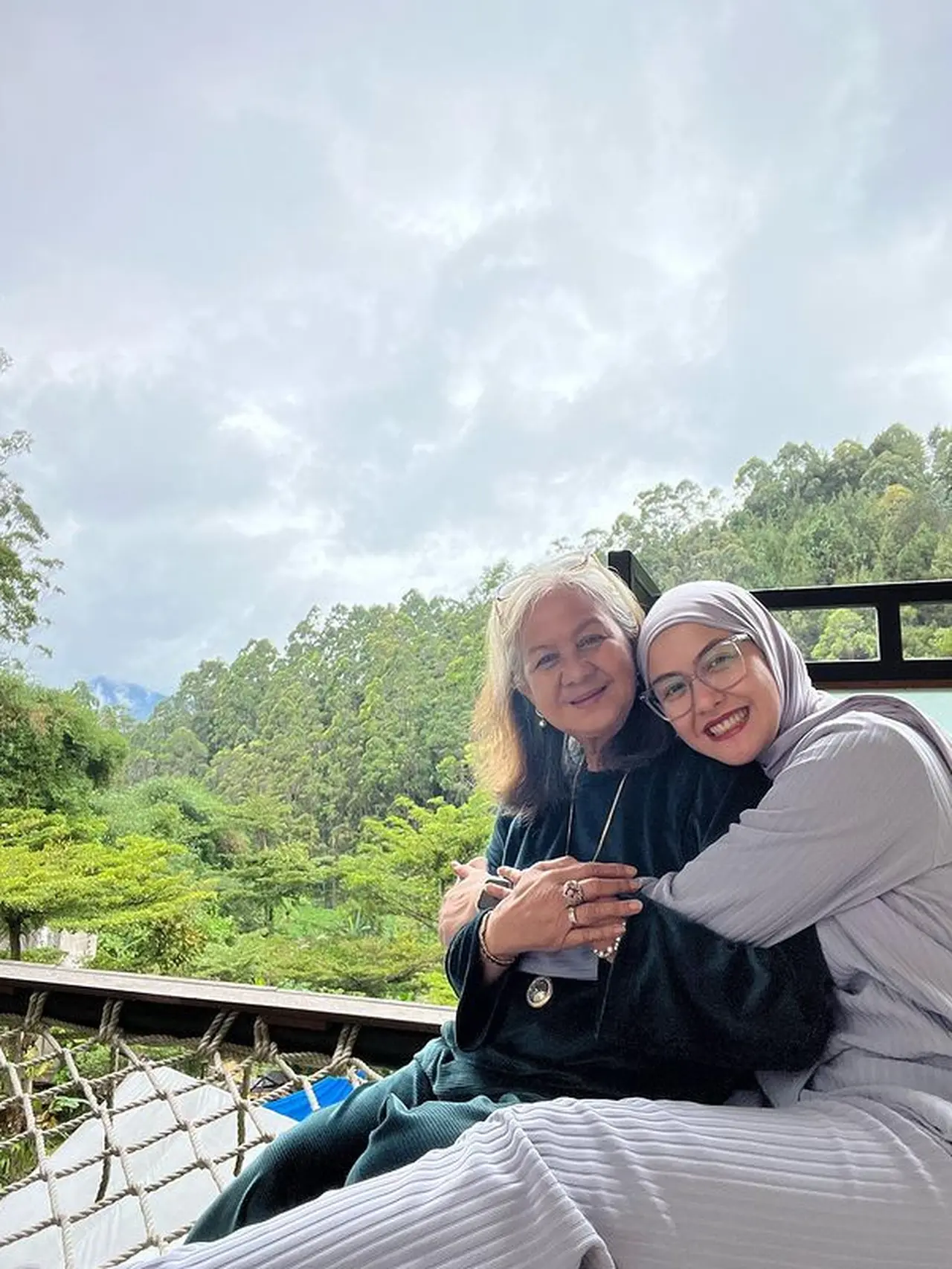 Potret Revalina S Temat Liburan dengan Keluarga di Ciwidey, Glamping ...