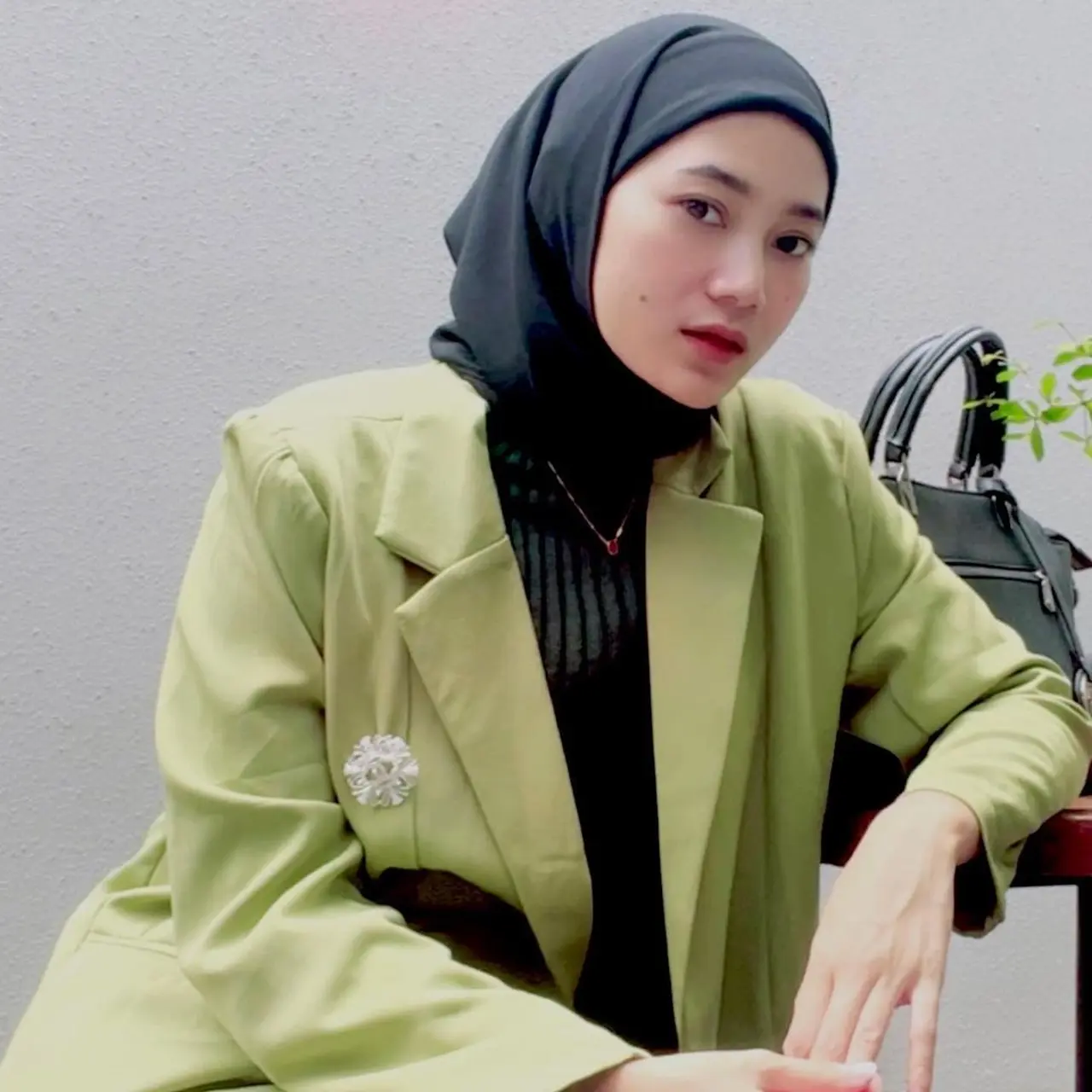 Resmi Bertunangan, Ini 6 Potret Ira Dahlia Handoko Calon Kakak Ipar ...