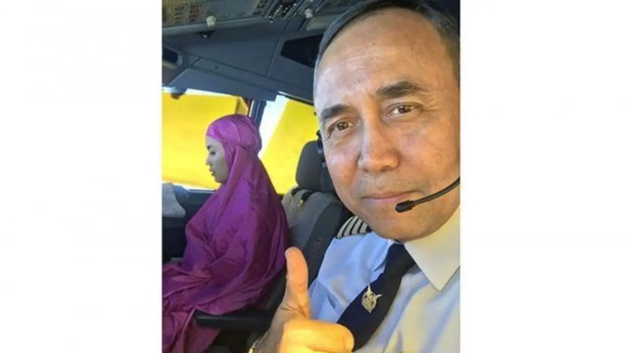 Salat di Kokpit Pesawat, Pilot Wanita Ini Tuai Pujian Netizen - Citizen6 Liputan6.com
