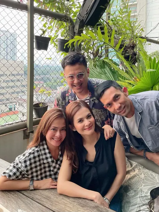 10 Potret Kompak Cut Tari dan Ersa Mayori, Kenal Sejak Usia 14 Tahun dan Kerap Disebut Kembar ...