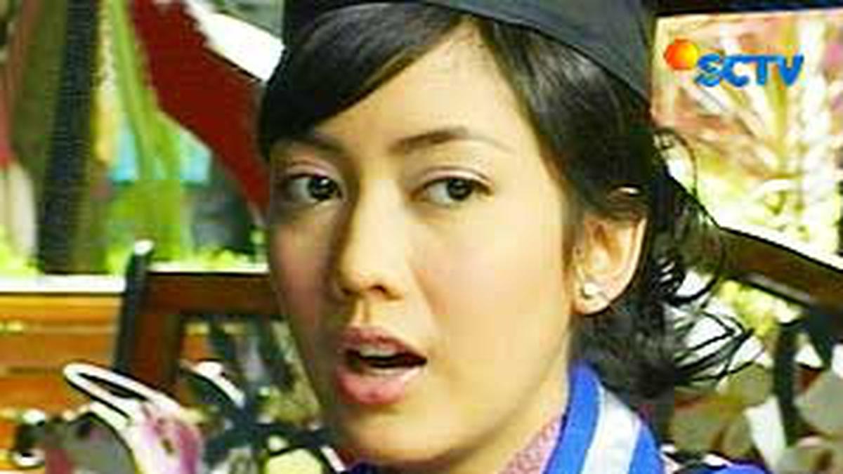 Ririn Dwi Ariyanti Meraih Gelar Sarjana Komunikasi - ShowBiz Liputan6.com