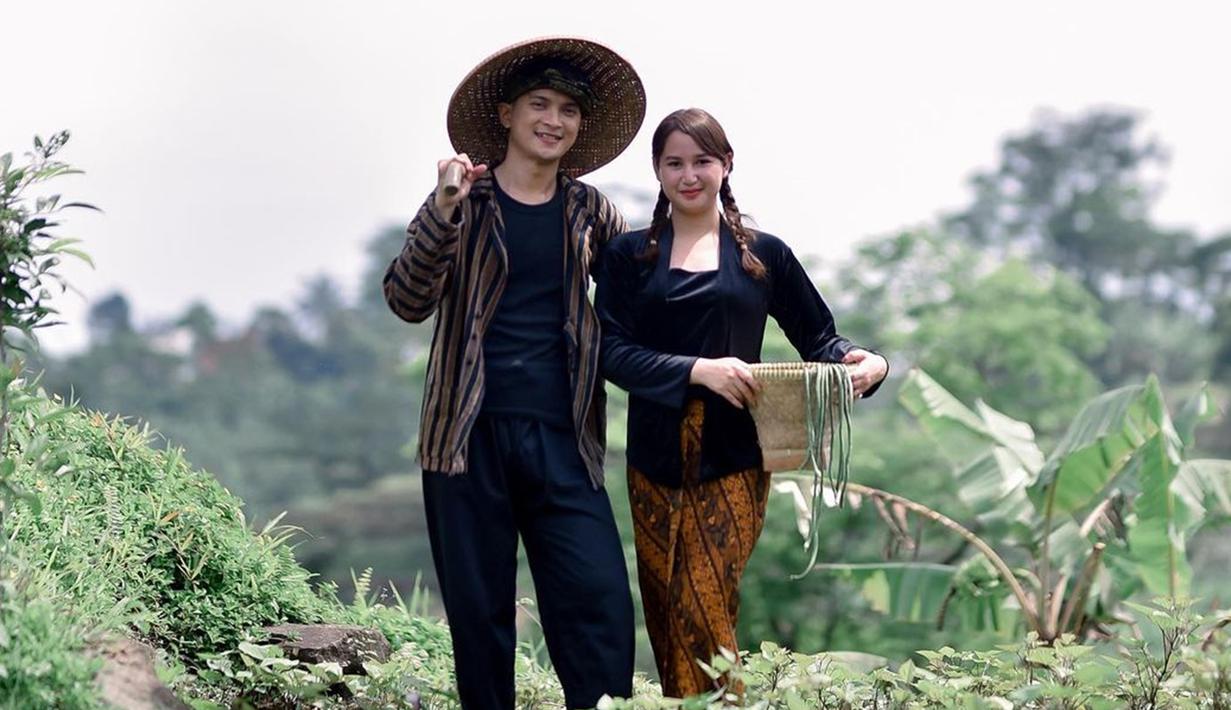 Potret Prewedding Reiner Manopo dan Kekasih Pakai Busana Petani dan Gadis Desa - Foto Liputan6.com