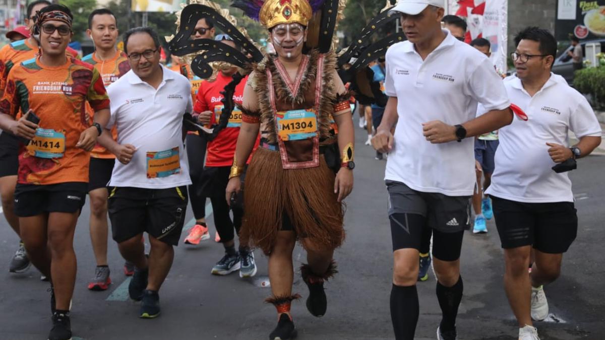 Hadiri Festival 1.000 Kebaya, Ganjar Ajak Masyarakat Pakai Baju Adat ...