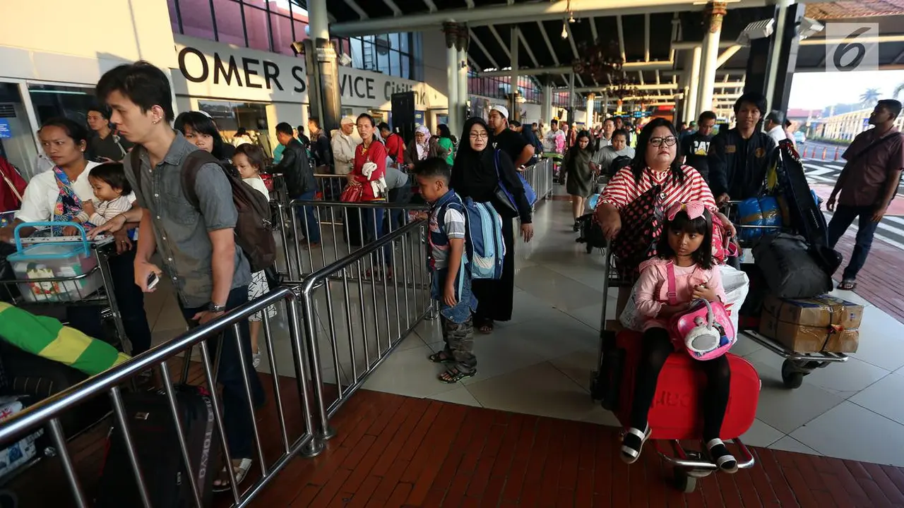 Lonjakan Pemudik Mulai Terlihat di Bandara Palembang - Islami Liputan6.com