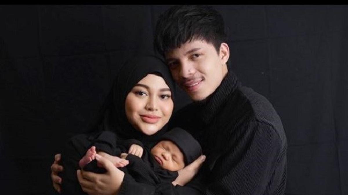 7 Tampilan Publik Figure saat Menengok Anak Aurel Hermansyah, dari ...