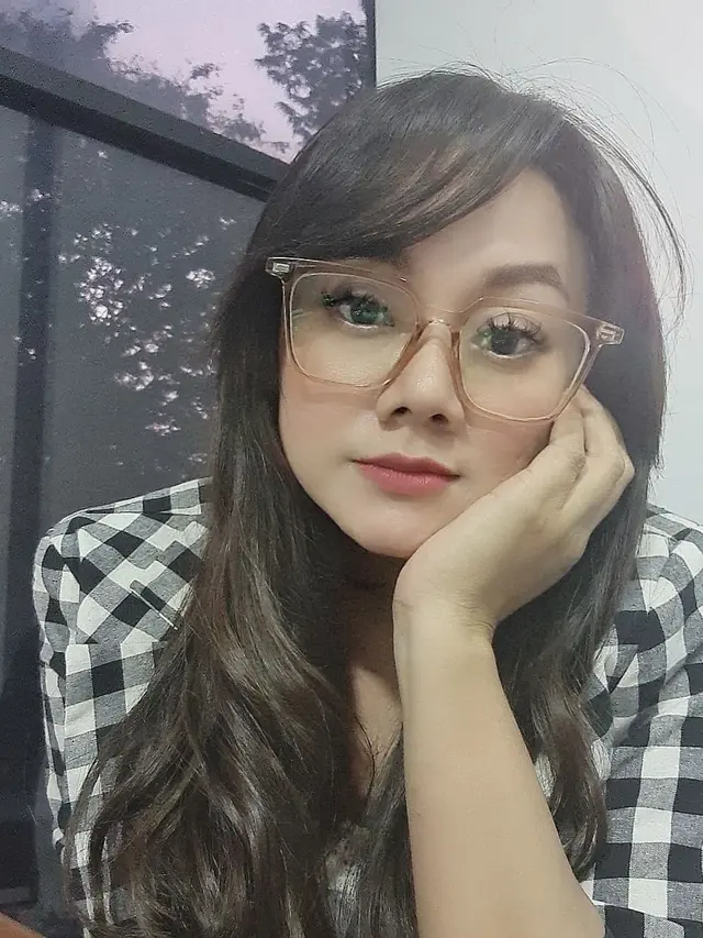 7 Potret Wenty Eri, Tunangan Baru Komedian Adul dengan Gaya Kasual ...