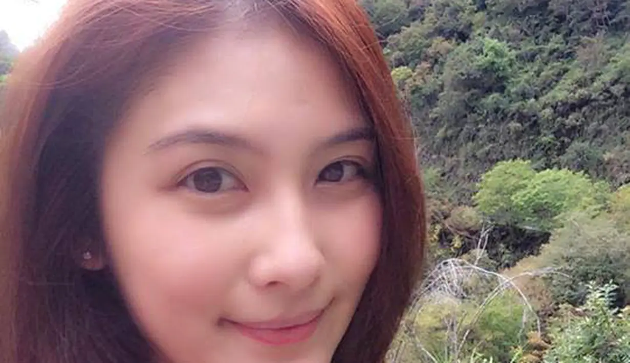 Junze Zhuo: Pembawa Berita Cantik Yang Mencuri Perhatian di Dunia Maya - Photo Fimela.com