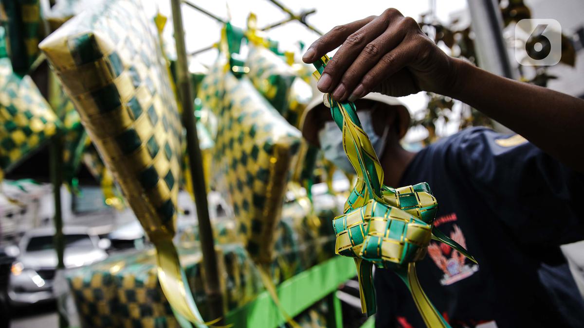 FOTO: Pernak-pernik Ketupat Hias Lebaran