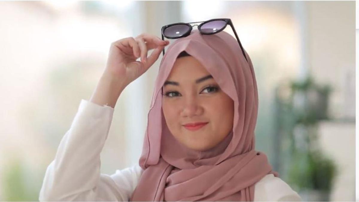 2 Gaya Memakai Hijab Pasmina Instan dan Praktis - Islami Liputan6.com