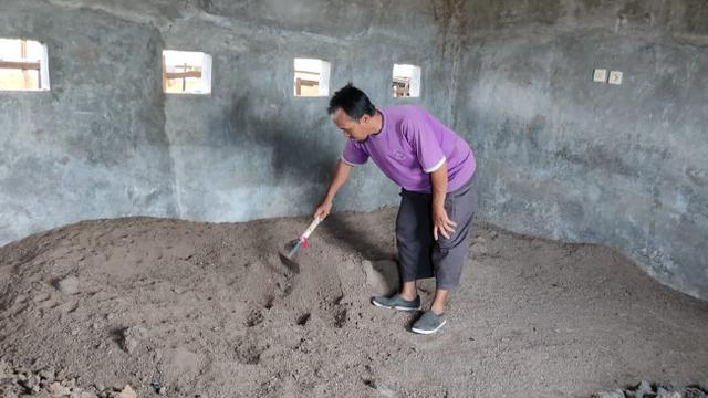 Berkah Kotoran Sapi Bikin Rojai Jadi Petani Mandiri