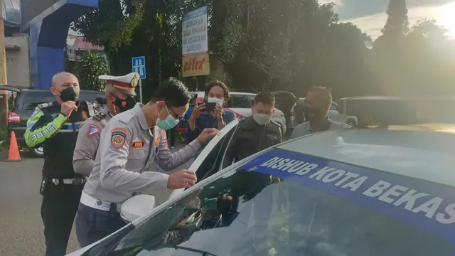 Lawan Arus saat Pengawalan, Mobil Dishub Kota Bekasi Ditilang di Puncak ...