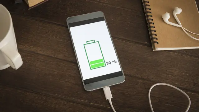 Sering Keliru, Ini 5 Cara Mengisi Baterai Handphone yang Aman dan Benar ...