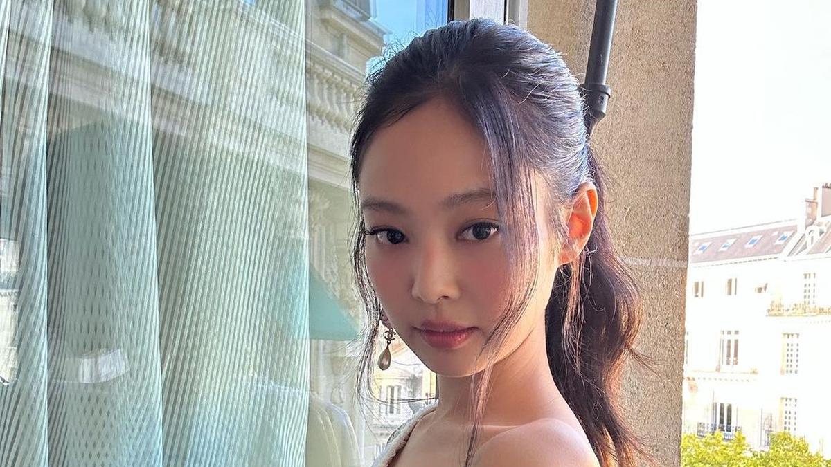 Penampilan Jennie Blackpink Si Human Chanel di Fashion Show Merek Dunia ...