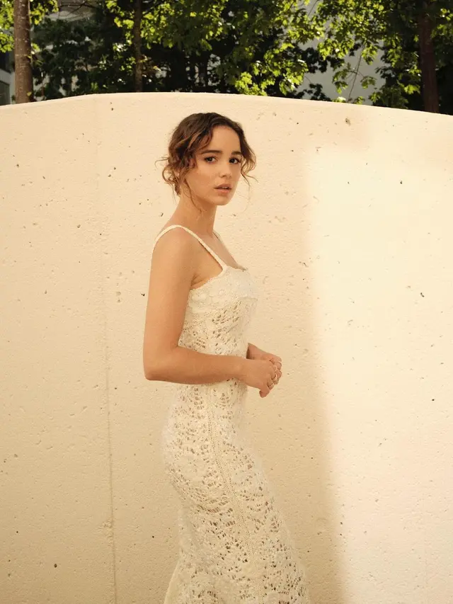 Fakta Menarik Alba Baptista, Aktris yang Telah Dipacari Chris Evans ...