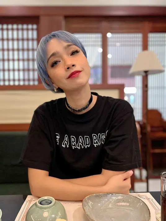 Tampil Edgy, Ini Gaya Rambut Intan Ayu 'Di Sini Ada Setan' dalam ...