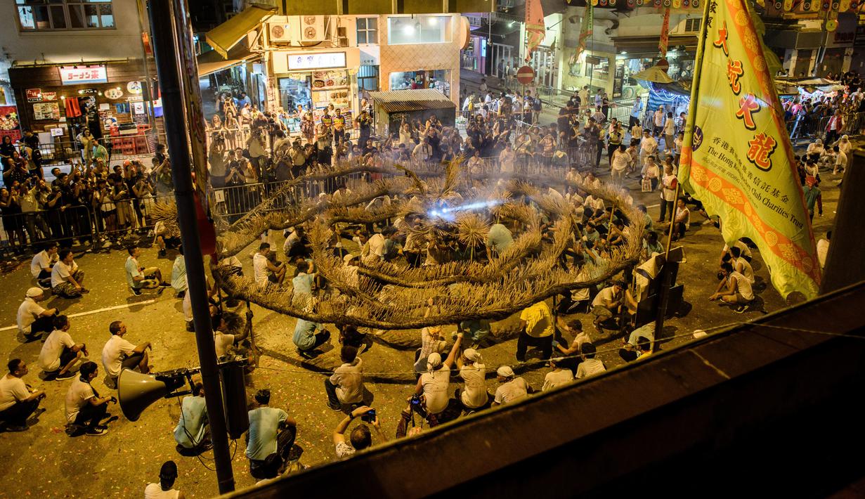 PHOTO: Tari Naga Api, Tradisi Cegah Nasib Buruk yang Jadi Hiburan di ...