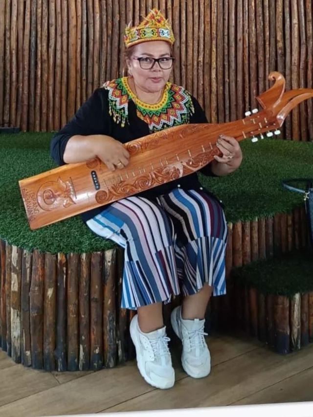 Profil, Agama, dan Potret Eva Manurung Ibu Kandung Virgoun, Penyanyi ...