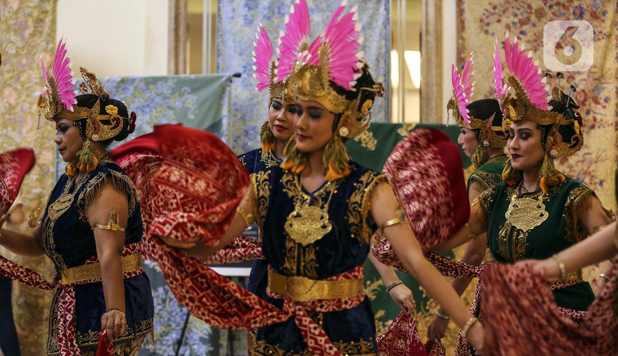 FOTO: Gelaran Wastra Meriahkan Perayaan Imlek - Foto Liputan6.com