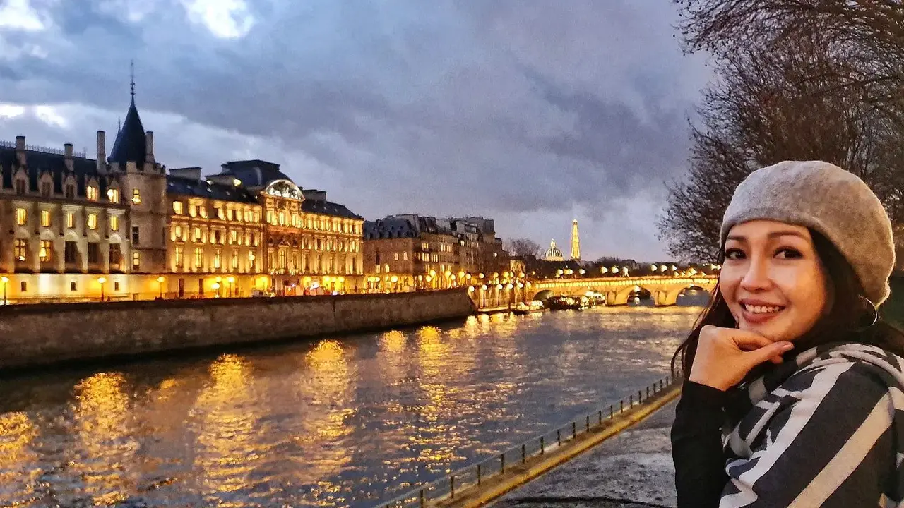 7 Gaya Chef Rinrin Marinka Pakai Topi, Tampil Awet Muda di Usia 42 ...