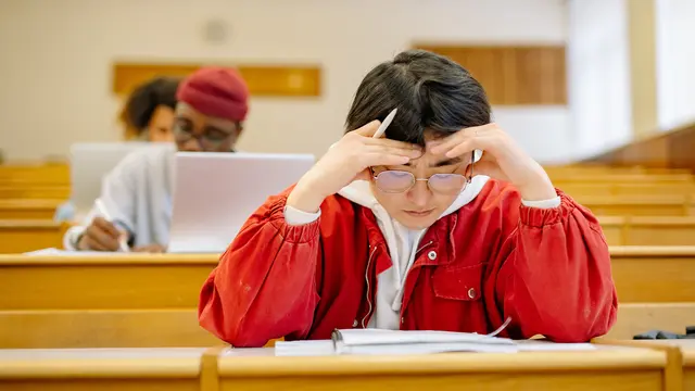 5 Contoh Discussion Text Singkat Bahasa Inggris Berbagai Tema - Ragam ...