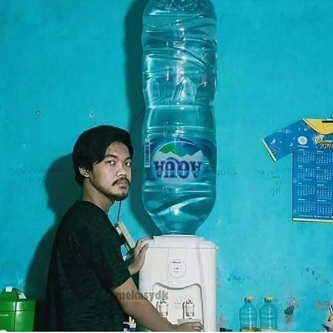6 Potret Botol Air Mineral Dijadikan Pengganti Galon Ini Bikin Tepuk ...