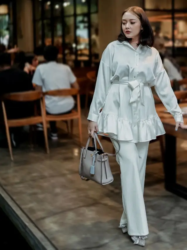 Mengenal Suci Winata, Istri Ke-4 Ari Sigit yang Usianya 21 Tahun Lebih ...