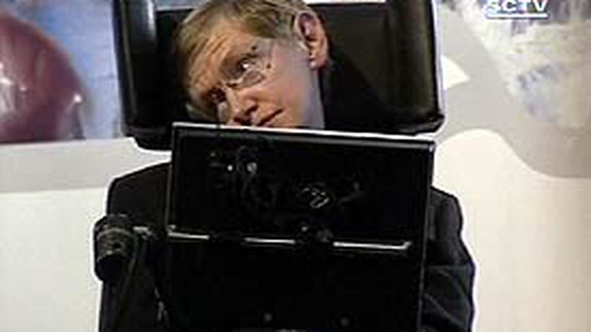 Stephen Hawking Merevisi Teori Black Hole