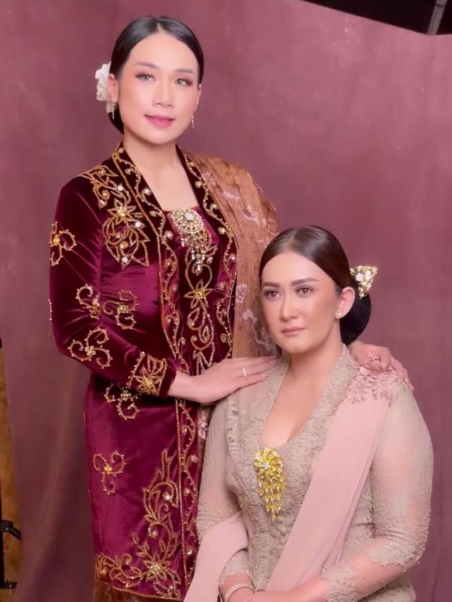 7 Pemotretan Nafa Urbach Bareng Puput Nastiti dengan Kebaya Ini Menawan - Hot Liputan6.com
