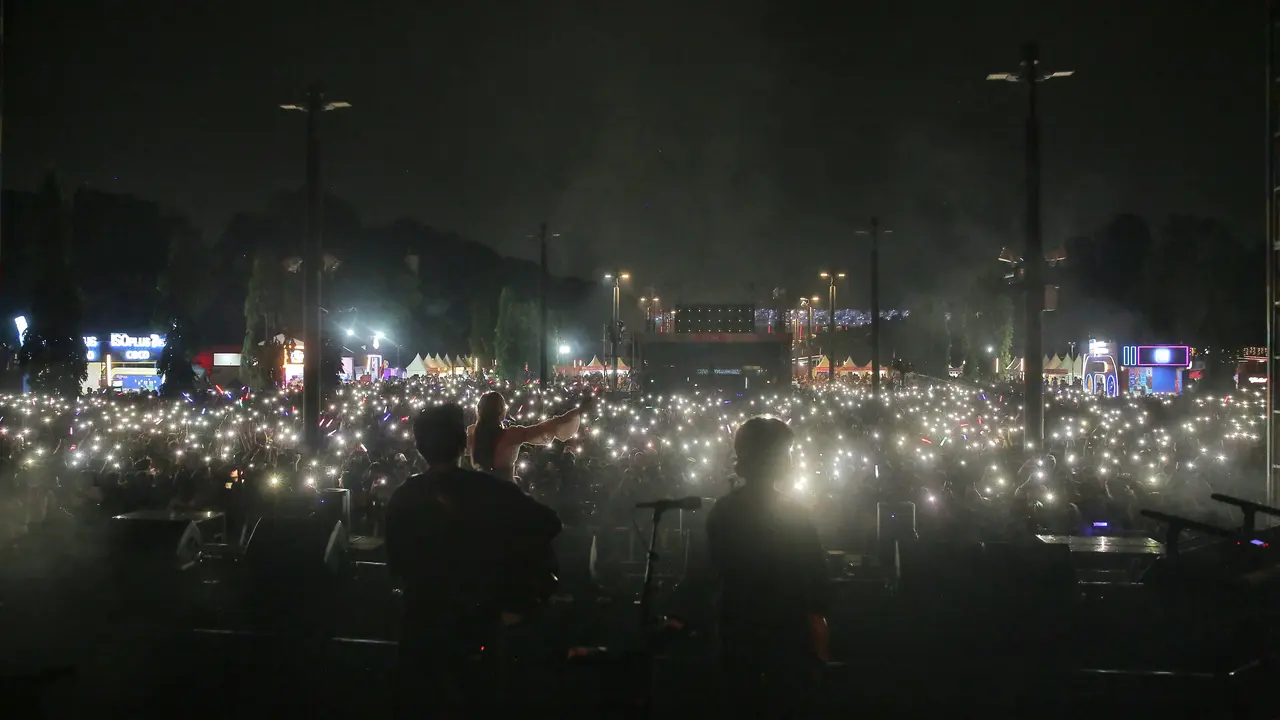 Momen Syahdu Nadin Amizah di Panggung KapanLagi Buka Bareng Festival ...