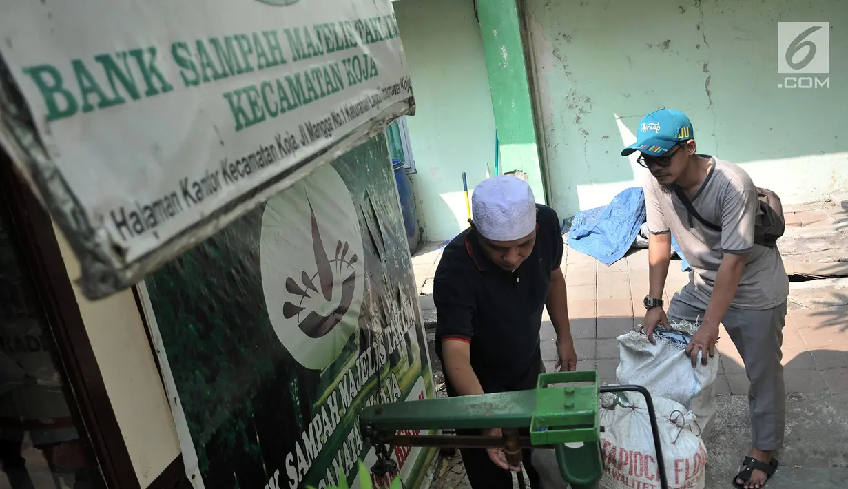 FOTO: Asyik, Nabung Sampah di Koja Bisa Liburan ke Luar Negeri - Foto Liputan6.com