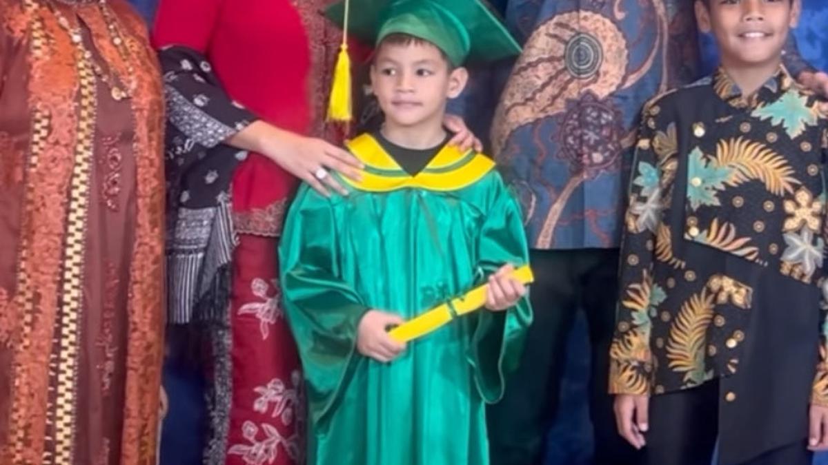 4 Referensi Kebaya Pendamping Wisuda ala Artis, dari Titi Kamal hingga ...