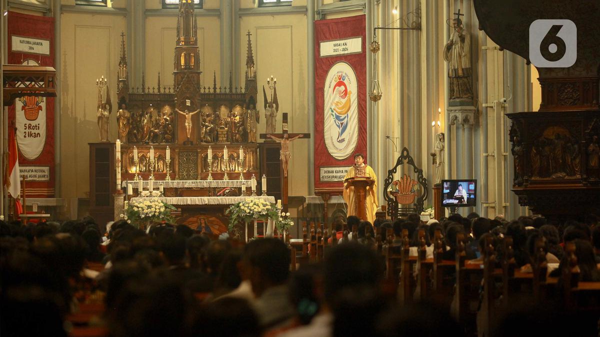 Khidmat Misa Kenaikan Yesus Kristus di Gereja Katedral Jakarta - Foto Liputan6.com