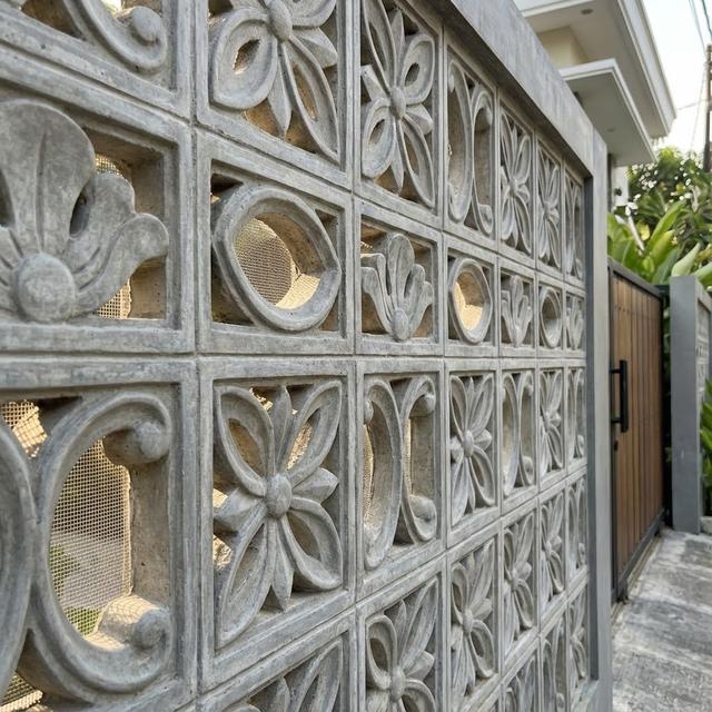 15 Model Pagar Rumah Beton Roster Berlubang Estetik Sirkulasi Udara ...