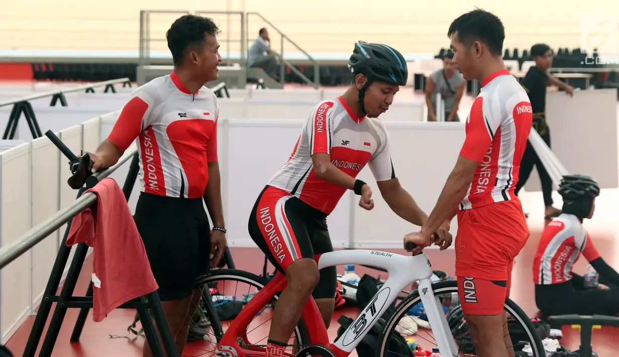 FOTO: Target Dua Perunggu, Tim Para Cycling Indonesia Latihan di ...