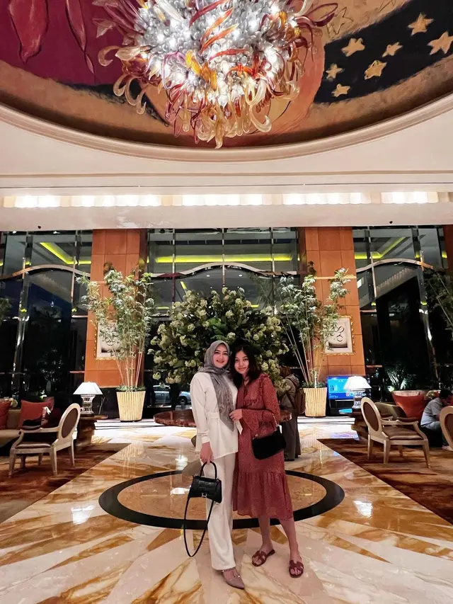 6 Potret Indriani Hadi Mantan Istri Sahrul Gunawan Bareng Putrinya, Bak Kakak Adik - Hot ...