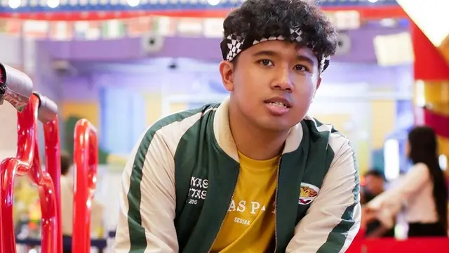 Ingin Akrab dengan Lawan Main, Joshua Suherman Andalkan Gitar - ShowBiz ...