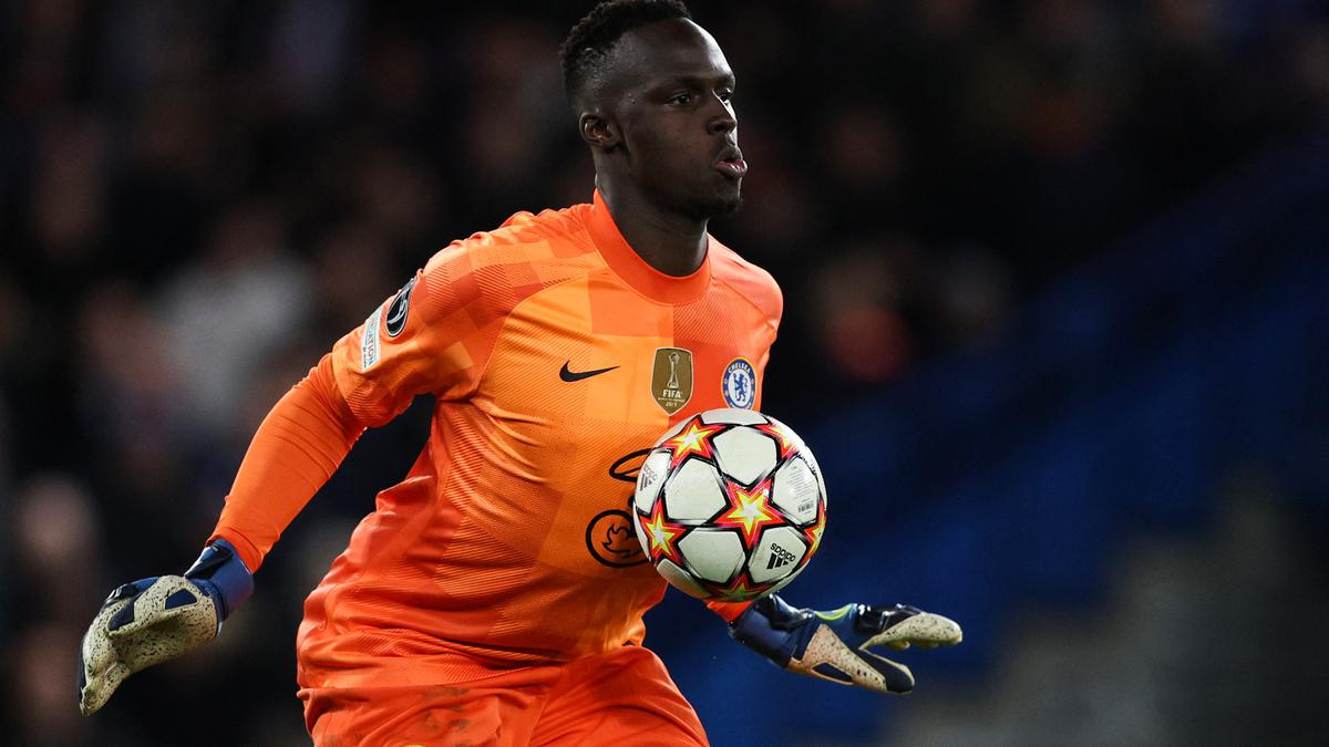 8 Meme Kocak Edouard Mendy Setelah Bikin Blunder Konyol dan ...