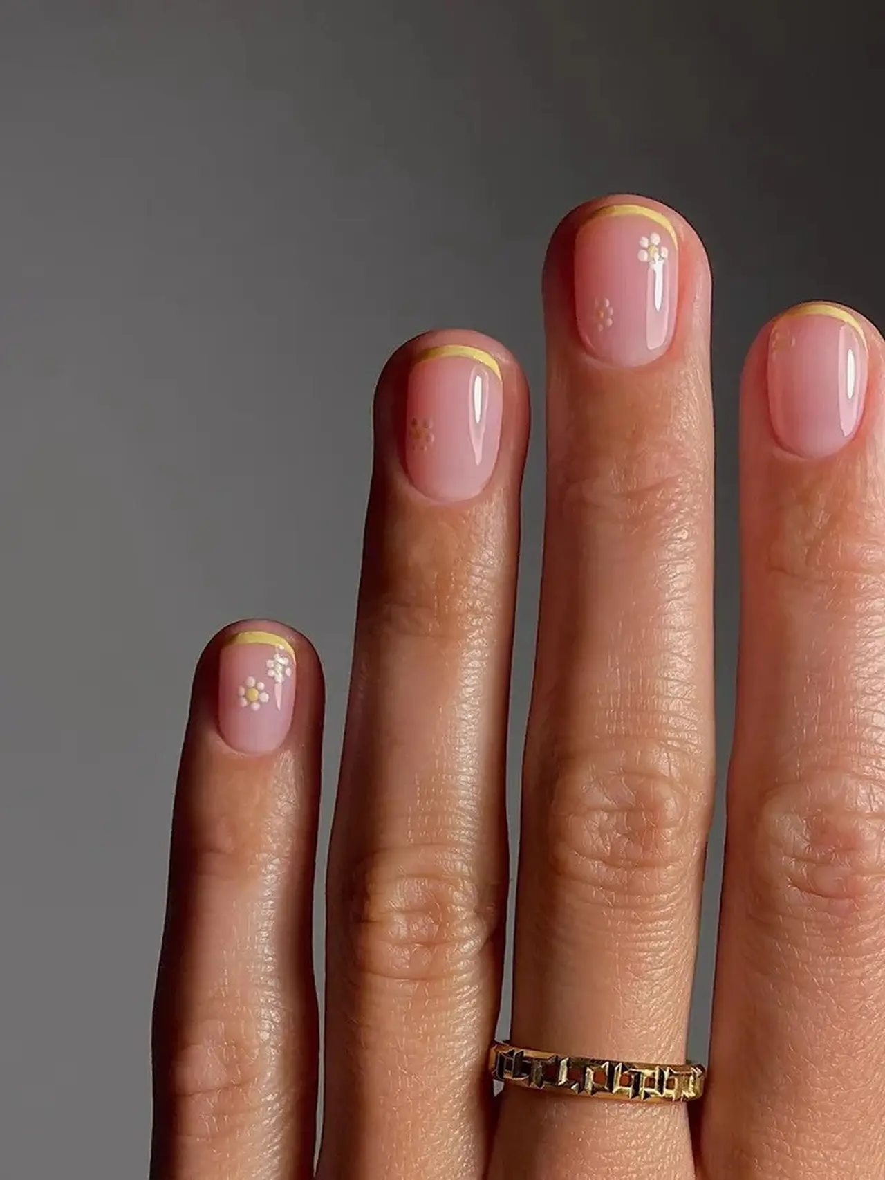 12 Model Nail Art untuk Kuku Pendek Terbaru di 2025, Tampil Stylish dan ...