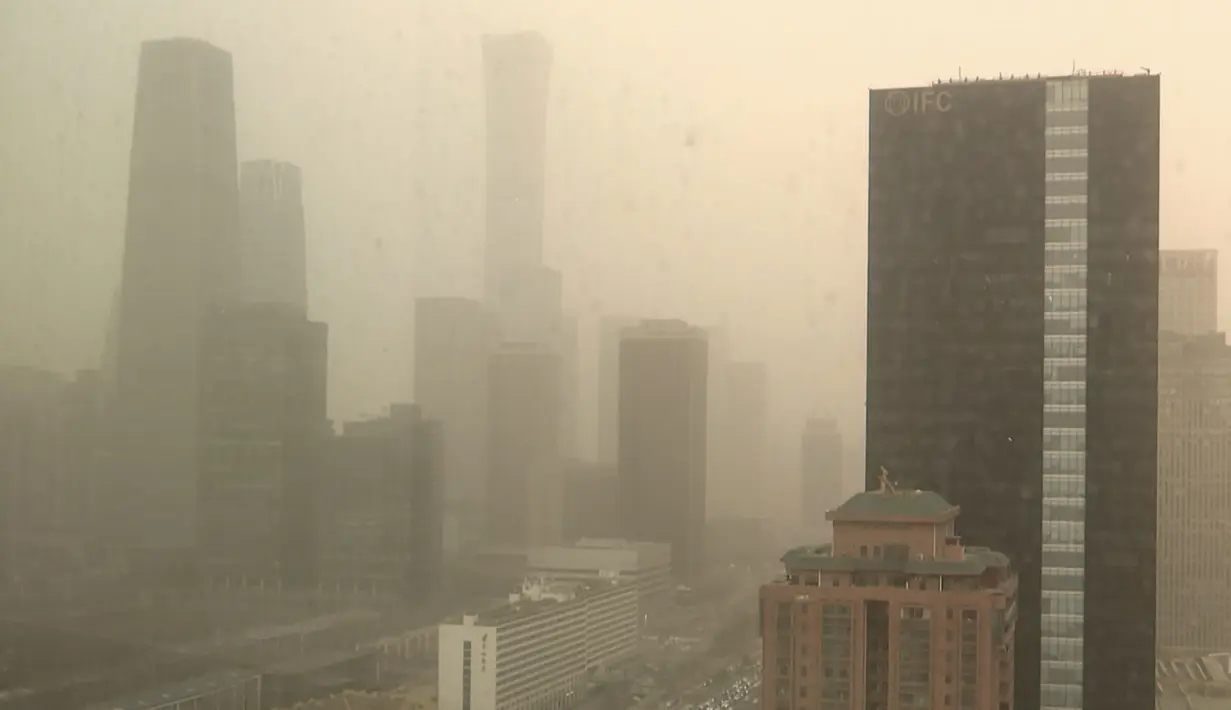 Potret Kota Beijing Diselimuti Badai Debu - Foto Liputan6.com