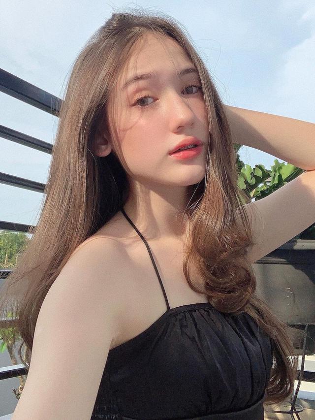 Jadi Anak Culun di Dari Jendela SMP, Ini 6 Gaya Laura Moane yang Bikin ...