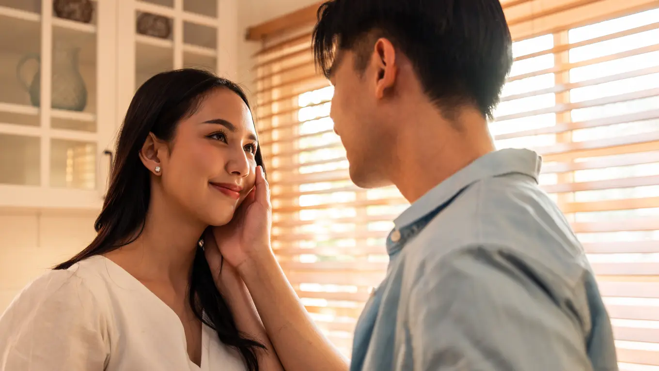 5 Sikap Menawan Perempuan yang Meluluhkan Hati Pria - Relationship Fimela.com