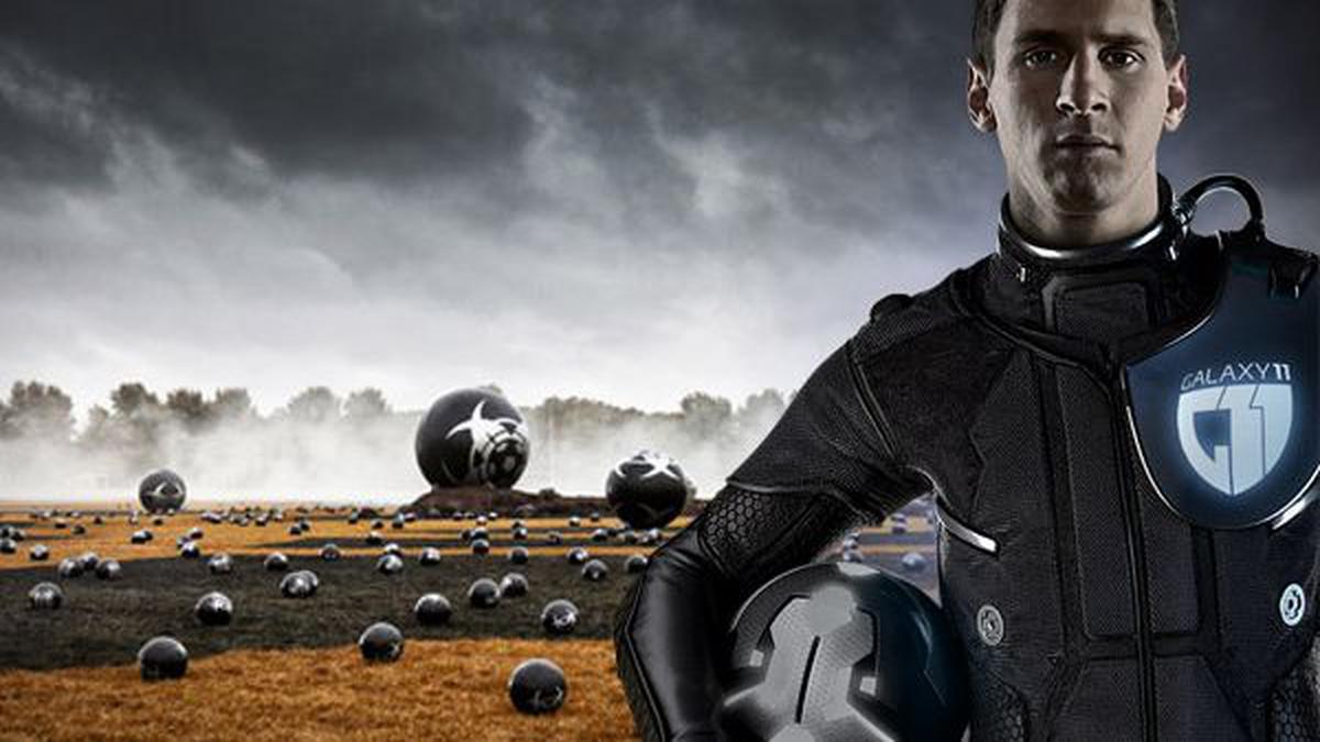 Messi dan CR7 Berlatih Keras untuk Kalahkan Alien - Bola Liputan6.com