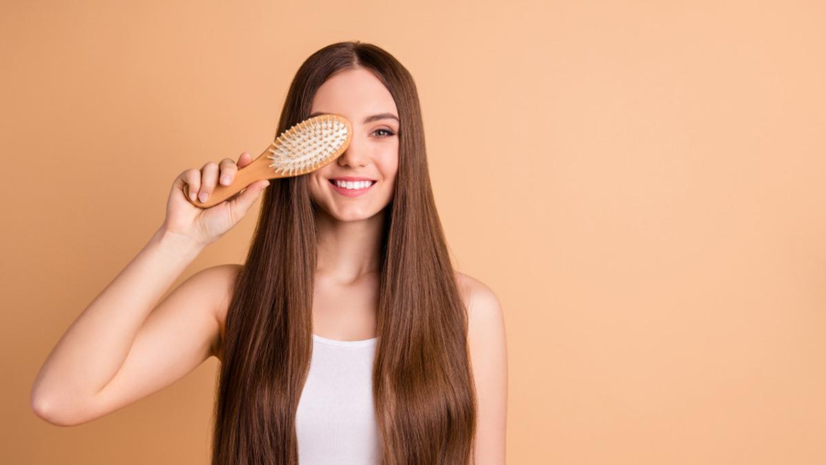 Cara Mudah dan Murah Rawat Rambut Rontok di Rumah - Lifestyle Liputan6.com