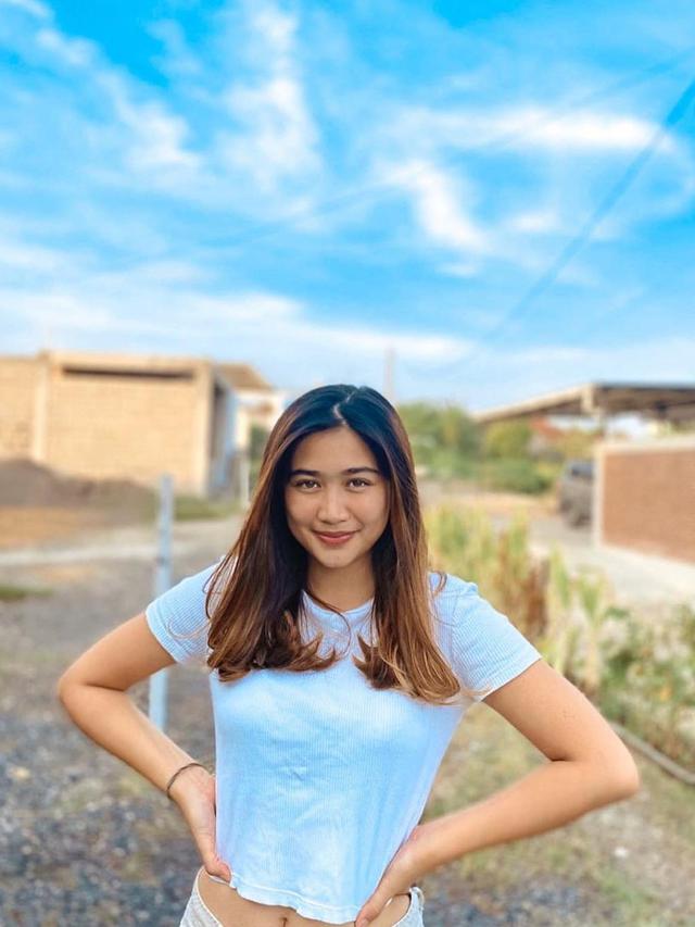 7 Potret Pacar Baru Daniel Wenas, Disebut Mirip Mikha Tambayong - Hot ...