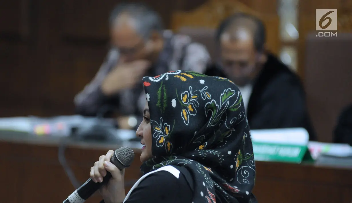 FOTO: Istri Setya Novanto Bersaksi di Sidang Dokter Bimanesh - Foto Liputan6.com