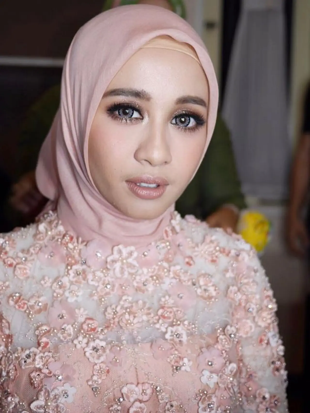6 Potret Laudya Cynthia Bella dengan Makeup Tebal, Bikin Pangling - Hot Liputan6.com