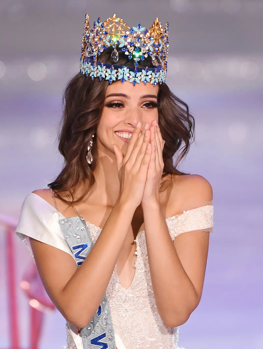 FOTO: Senyum Manis Miss Meksiko Saat Raih Miss World 2018 - Foto ...