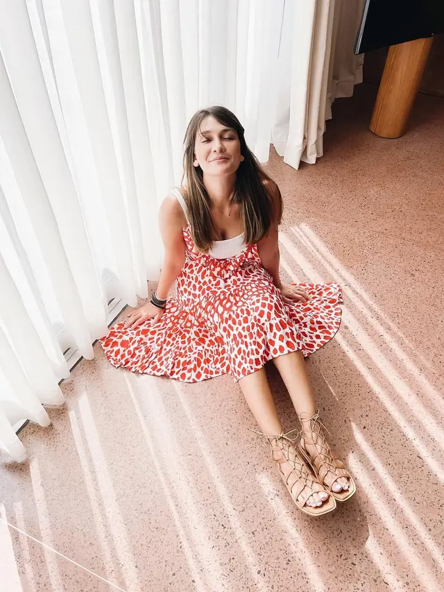 11 Inspirasi Outfit dengan Sandal ala Luna Maya, Cocok Ditiru untuk ...